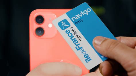 Le Passe Navigo Sur Iphone Devrait Arriver Pile Quand Les Parisiens