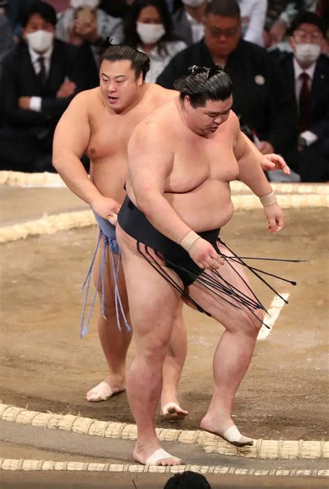 正代を押し出しで下す翔猿（撮影・中村 達也） スポニチ Sponichi Annex スポーツ