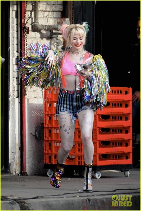 Margot Robbie As Harley Quinn In Birds Of Prey First Look Pics