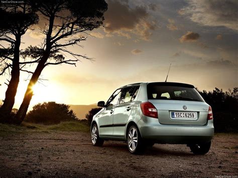 Фото Шкода Фабия 2 / подробка фото Skoda Fabia 2011-2012 хэтчбек