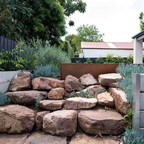 10 Ways Boulder Retaining Walls Enhance Your Landscape With Strength And Beauty DecoFond