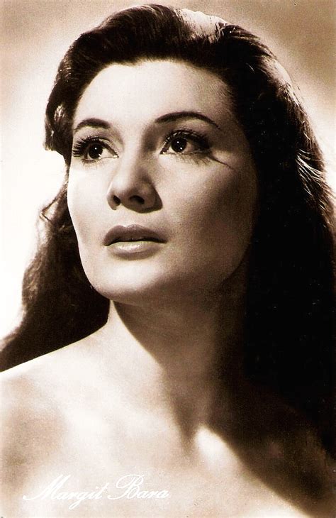 Margit Bara