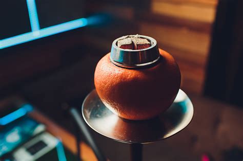 불타는 석탄과 자 몽에서 Hookah을 위한 그릇 0명에 대한 스톡 사진 및 기타 이미지 0명 건강한 식생활 과일