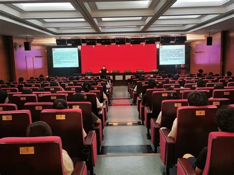 广东省人民政府参事欧卫东应邀在“金融学大讲堂”作报告 广东金融学院经济贸易学院