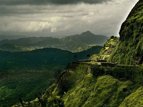 महाराष्ट्रातील सर्वात प्रसिद्ध पावसाळी हिल स्टेशन धुक धबधबा आणि बरचं