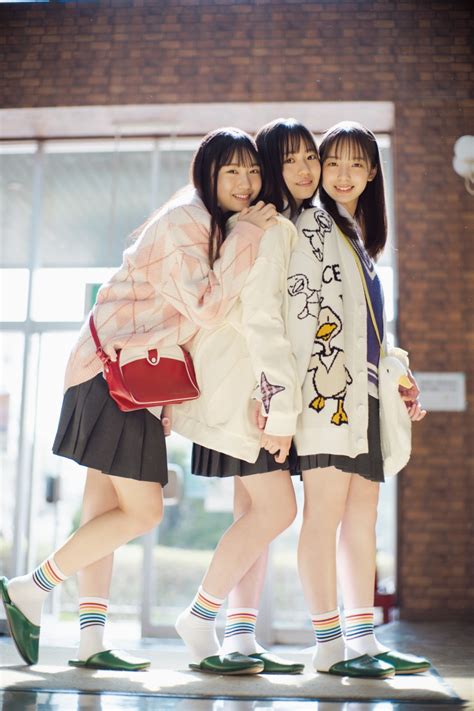 日向坂46の四期生3人が雑誌「b L T 」に登場！青春を謳歌する姿を収めたグラビアが掲載！ マガジンサミット