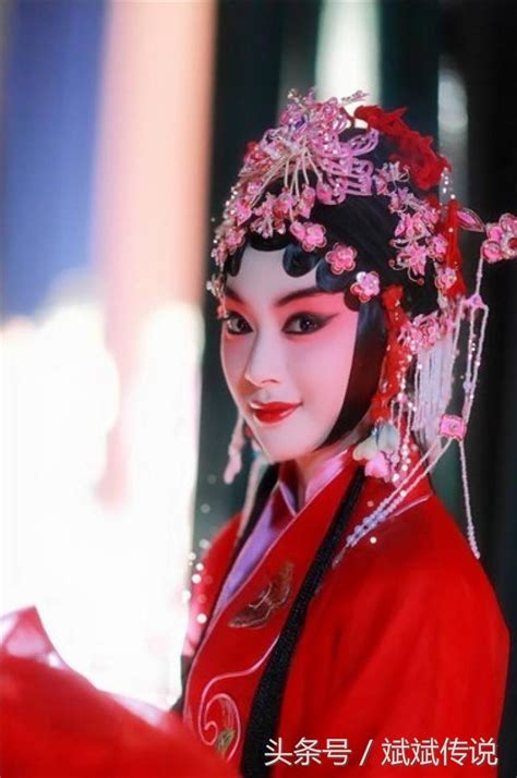上聯：戲裏戲外皆有戲，請接下聯 每日頭條