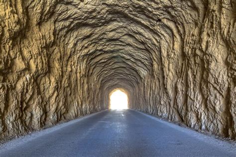 Lumière Vive Au Bout Du Tunnel Photo Premium