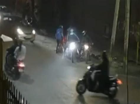 Man Shot For Robbery On Road In Delhi Shakti Nagar Roop Nagar Area Cctv