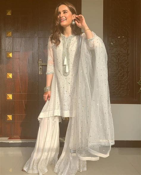 Top Dresses Of Aiman Khan Reviewit Pk