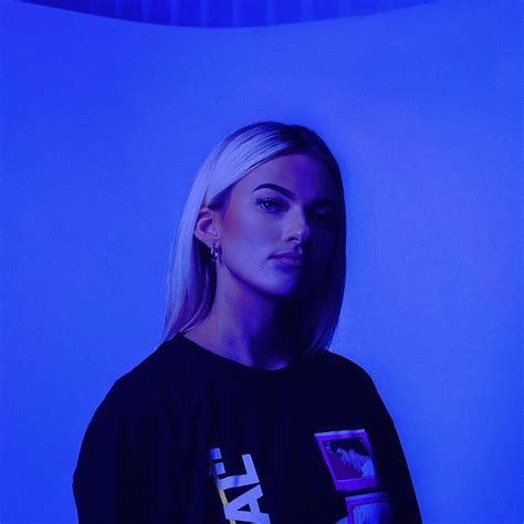 Holly Why · Biography