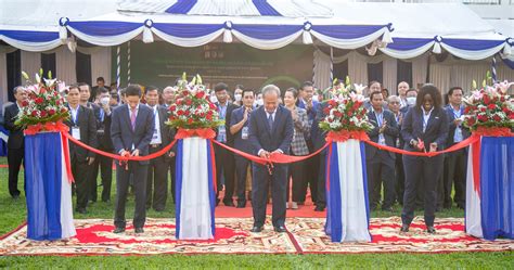 ពិធីសម្ពោធជាផ្លូវការ ទីលាន និងសាលតម្រង់ទិសកីឡាបាល់ទាត់ ទាំង២៥ រាជធានី ខេត្ត ក្រសួងព័ត៌មាន