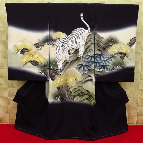 初着・祝着・のしめ・お宮参りの着物・赤ちゃん きもの！男の子のお祝い着！ 白虎と吉祥松・黒