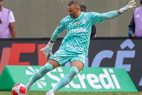 Palmeiras goleia o América MG e pode ser campeão do Brasileirão no domingo