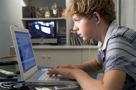 Ce efect are asupra copiilor expunerea la imaginii cu conținut sexual