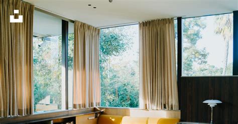 가구와 큰 창문으로 가득 찬 거실 사진 Unsplash의 무료 미국 이미지 가구와 큰 창문으로 가득 찬 거실 사진 Unsplash의 무료 미국 이미지