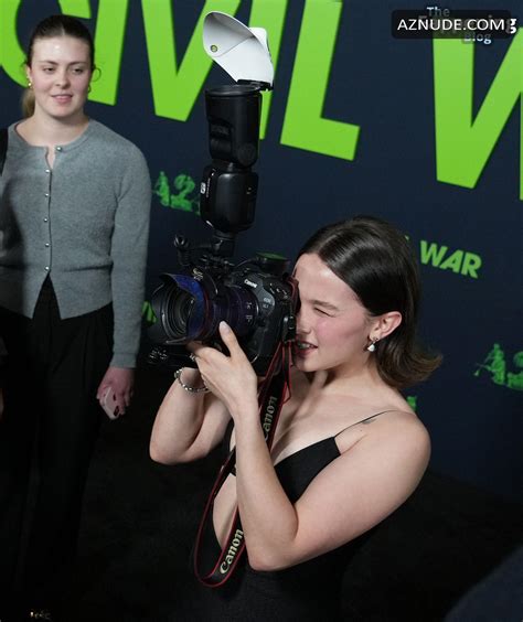 Cailee Spaeny Stuns In Sexy Dress At A24s Civil War Premiere In Los