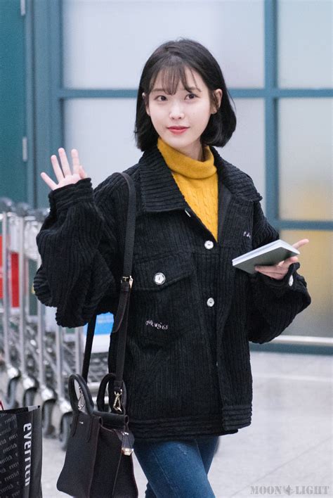 Tampil Stylish Dengan 7 Padu Padan Turtleneck Ala Cewek Korea