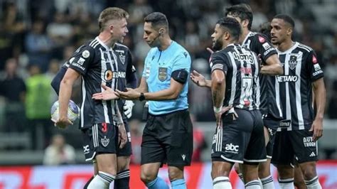 Após Expulsão Polêmica Atlético Mg Acusa árbitro De Mentir Na Súmula
