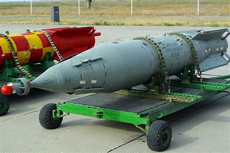 Руска авијација први пут користила бомбу КАБ-1500 која пробија три ...