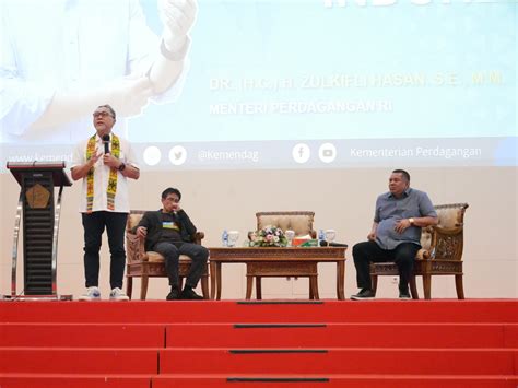 Zulkifli Hasan Kuliah Umum Tingkatkan Umkm Pada Kegiatan Pkkmb Upb