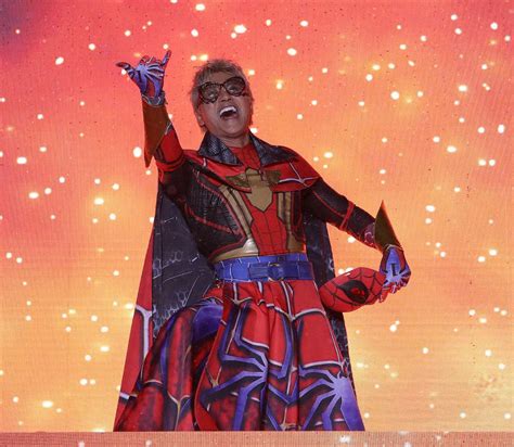 ＜スパイダーマン前夜祭イベント＞スパイダーマンに扮して登場する日本ハム・新庄監督 （撮影・白鳥 佳樹） ― スポニチ Sponichi