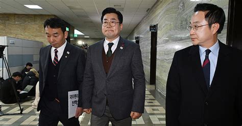 민주 한덕수 탄핵 보류… “헌법재판관 임명 지켜볼 것”