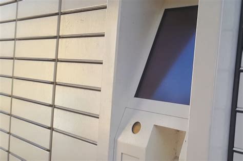 전자 사물함 노란색 자동 소포 터미널 빈 화면으로 거리에 도시에 대한 스톡 사진 및 기타 이미지 Istock