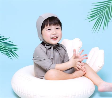 메르베 무더위 날릴 시원한 바캉스룩 완성🌊