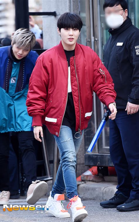 포토엔HD 워너원 하성운 이른 아침에도 빛나는 미모 뉴스엔