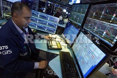 Caen Mercados Globales Por Mayor Aversión Al Riesgo