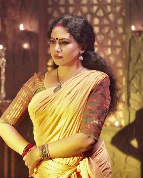 Pin On Hot Saree Tuck Pics And Videos