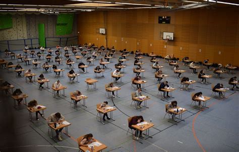 Début de lexamen de fin détudes secondaires Lycée classique de Diekirch