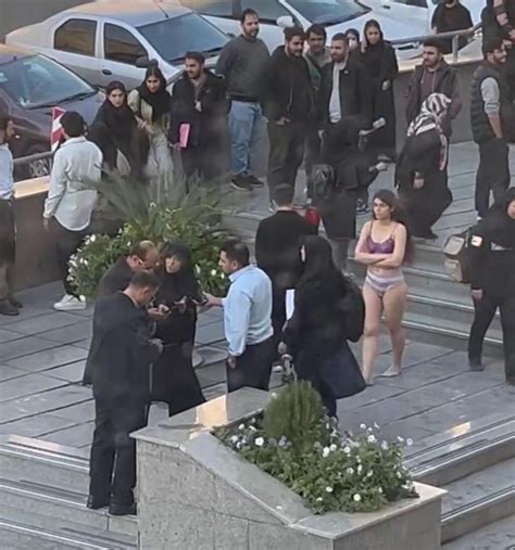 Arrestation En Iran Dune étudiante Qui Sétait Dévêtue Ce Que Lon