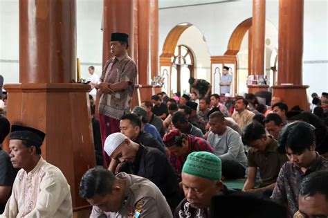 Salat Id Dipusatkan Di Masjid Agung Ini Pengalihan Arus Dan Kantong