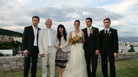 Evo Kako Izgledaju Sinovi Olivera Dragojevića Nemamo Ih često Priliku Vidjeti A Jednog Pamtimo