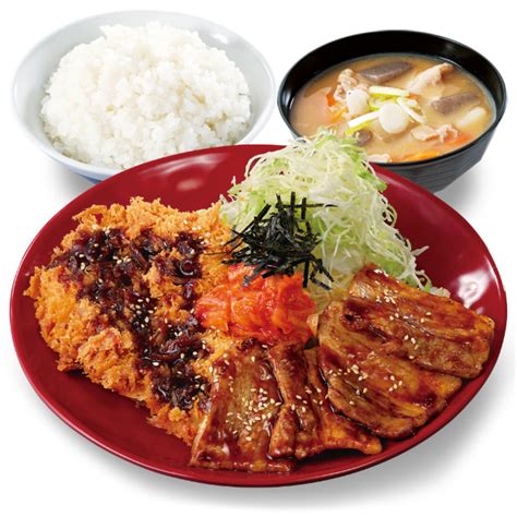 ボリューム満点チキンカツと厚切り豚焼肉の合盛りに、キムチやキャベツ海苔を添えたごま油香るパワーメニュー とんかつ専門店「かつや」が“梅雨こそ