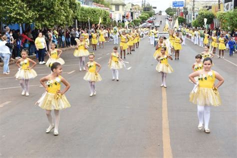 Fanfarra De São Pedro Do Ivaí Emociona População Em Desfile Cívico