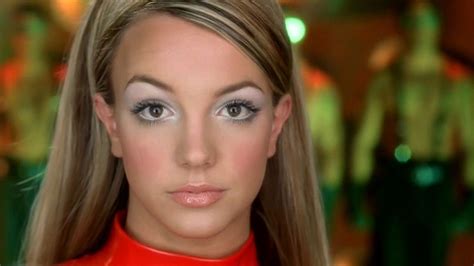 Britney Spears y la historia del mono rojo que llevó en Oops I did it