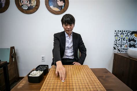 Una leyenda del juego de mesa Go derrotada por la inteligencia artificial advierte que aún