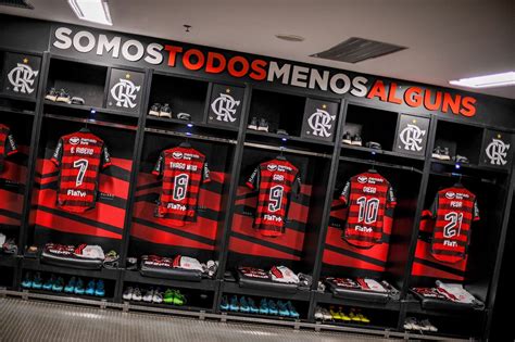 Caminhão 25 mil camisas do Flamengo é roubado no RJ prejuízo