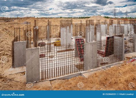 Monolithic Columns From Formwork Stock Image Image Of Activity Beam