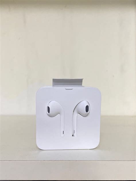 Apple Earpods With Lightning Connector Audio Earphones On Carousell