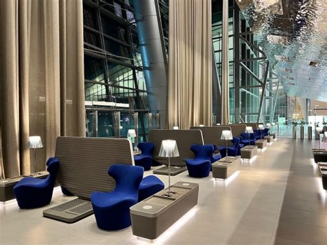 Review Qatar Airways Al Mourjan Business Class Lounge Doha Hamad