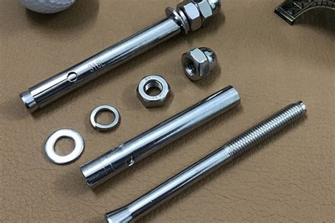 Nên Sử Dụng Tacke Sắt Hay Tacke Nhựa