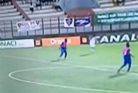 وفاة لاعب بعد تعرضه لوعكة داخل الملعب تعال السعودية
