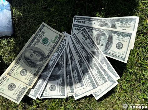 На Рівненщині посадовця затримали на хабарі у 4 тисячі доларів Інформаційний Потік