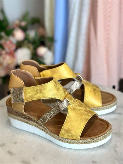Athena Sandal Med Kilehæl Yellow Nordskodk