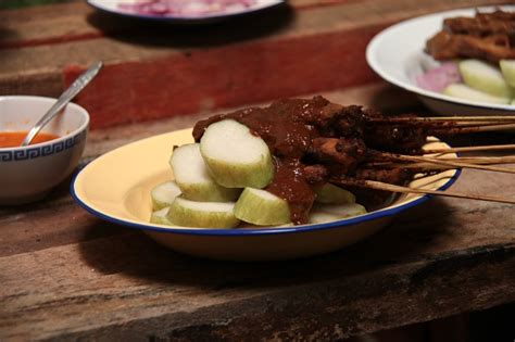 물리게 하다 아 얌 Madura Madura 이스트 자바에서에서 전통적인 닭 Satay 0명에 대한 스톡 사진 및 기타 이미지