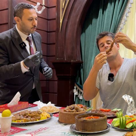 اجنبي بيجرب البرجر المصري طلع العيش محروق اجنبي بيجرب البرجر المصري طلع العيش محروق By